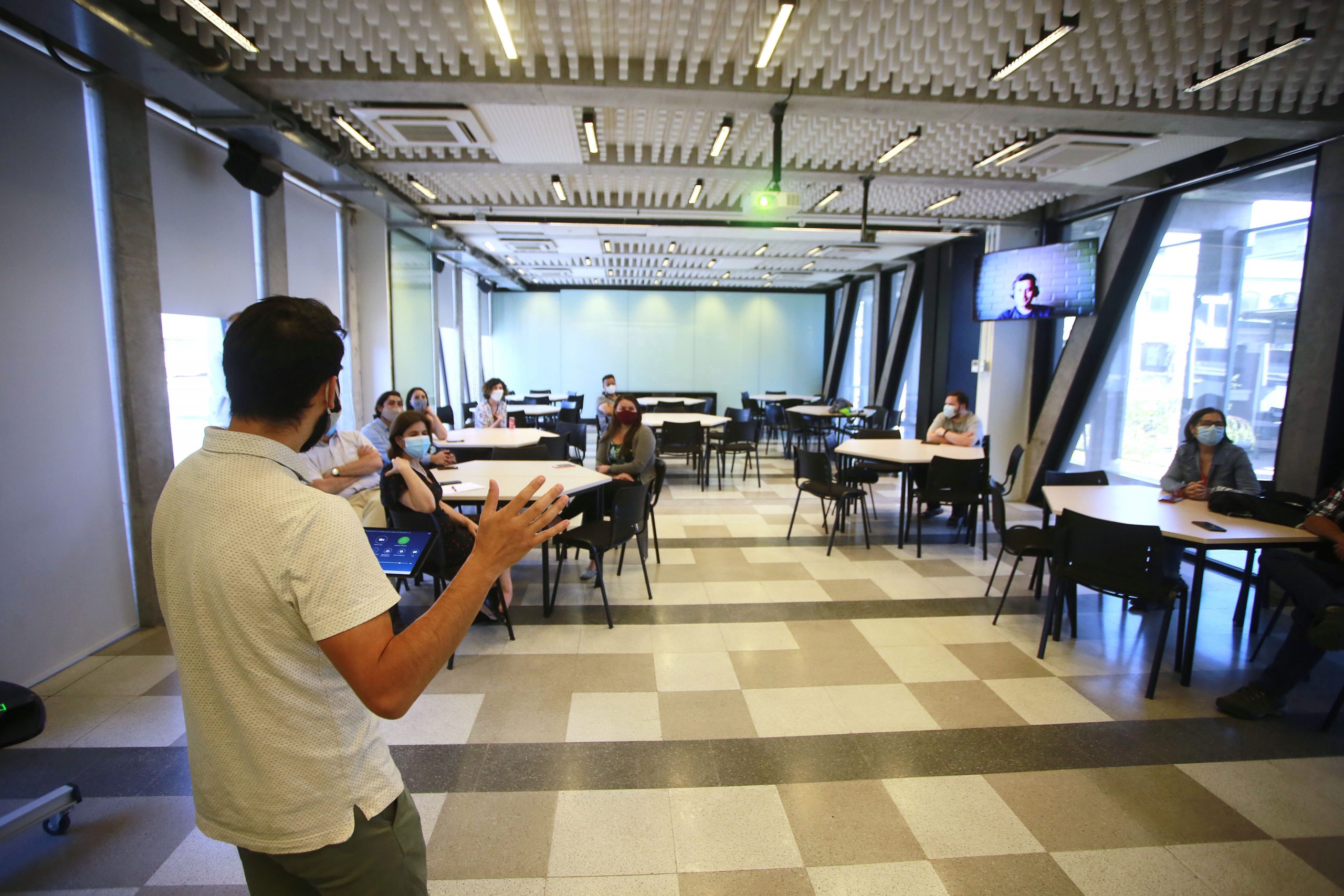 Facultad de Educación inaugura sala híbrida – Facultad de Educación UDP