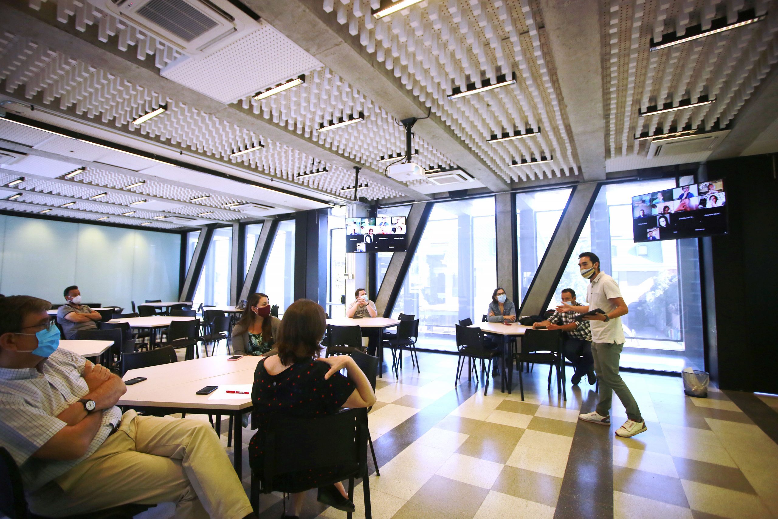 Facultad de Educación inaugura sala híbrida – Facultad de Educación UDP